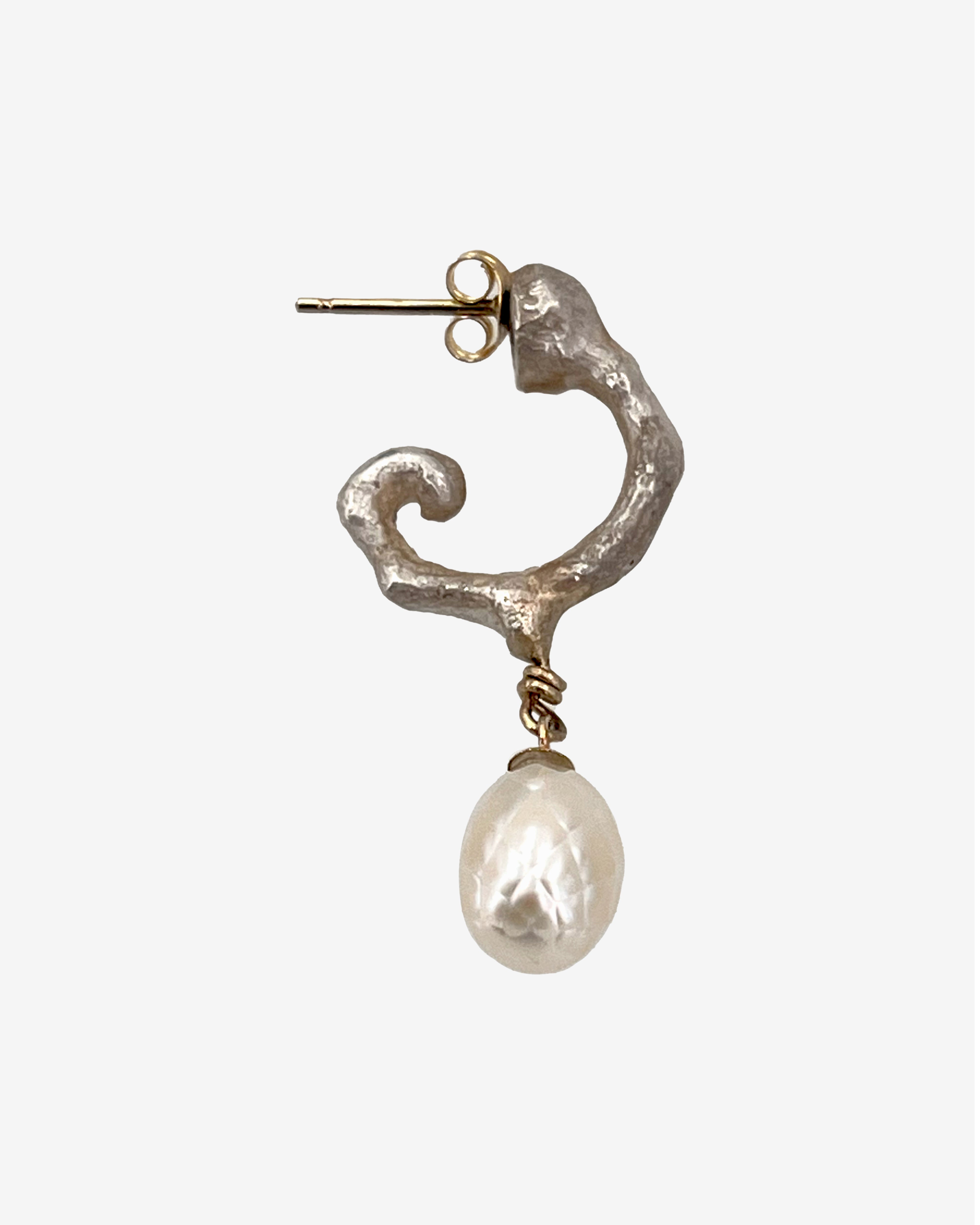 Weinan Pan: Bone Earring No1 Large Pearl (Silver/Gold) | DSMNY E-SHOP